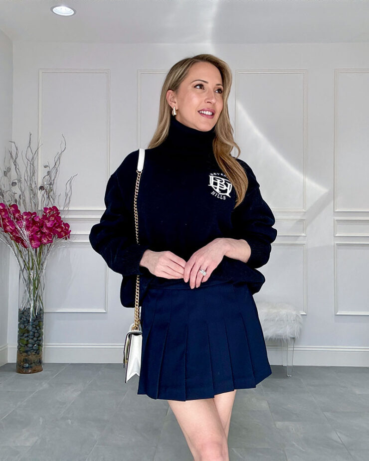 30 Pleated skirt outfits ideas for all seasons - Glamour and Gains