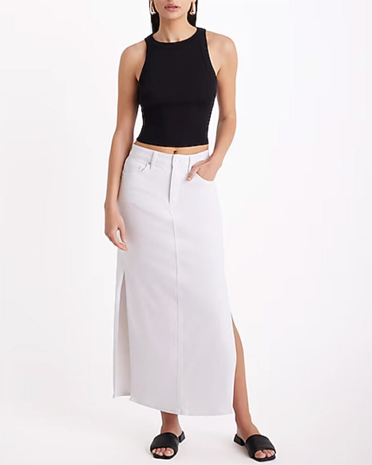 20 Women’s tank top outfit ideas for all seasons - Glamour and Gains