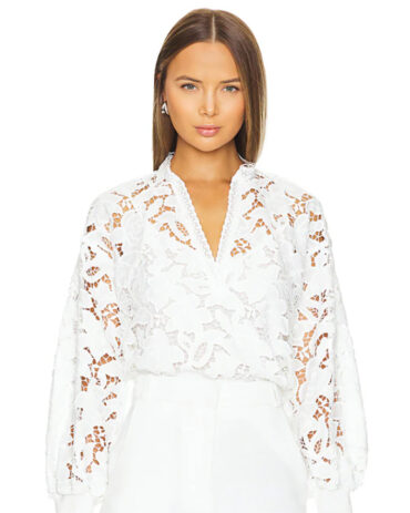 16 high waisted pants outfits | How to wear high rise pants - Glamour ...