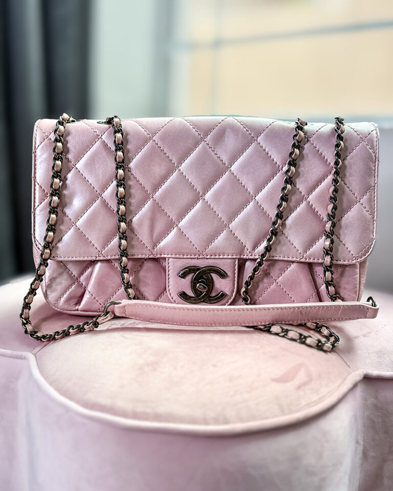 The allure of the pink Chanel bag : A fashion statement that stands out ...