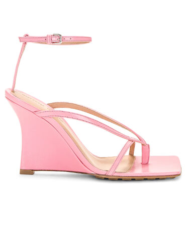 Wedges are back in style for 2026 & elevating our outfits in a big way ...