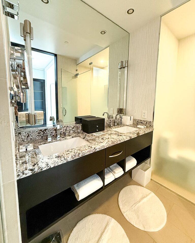 Aria Sky Suites review : Inside ARIA's Sky Suites King Room - Glamour ...